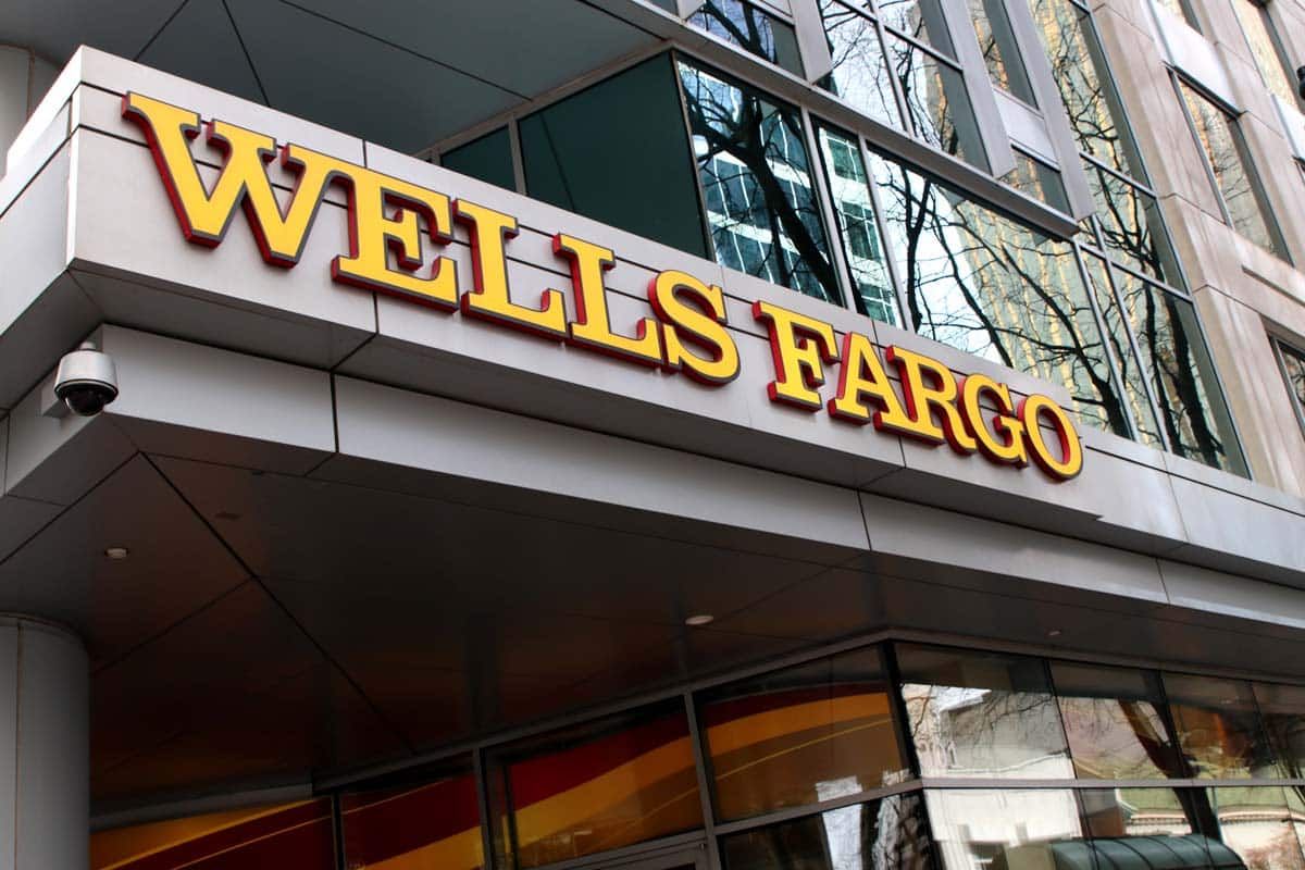 Wells Fargo employees at 2 branches file for unionization