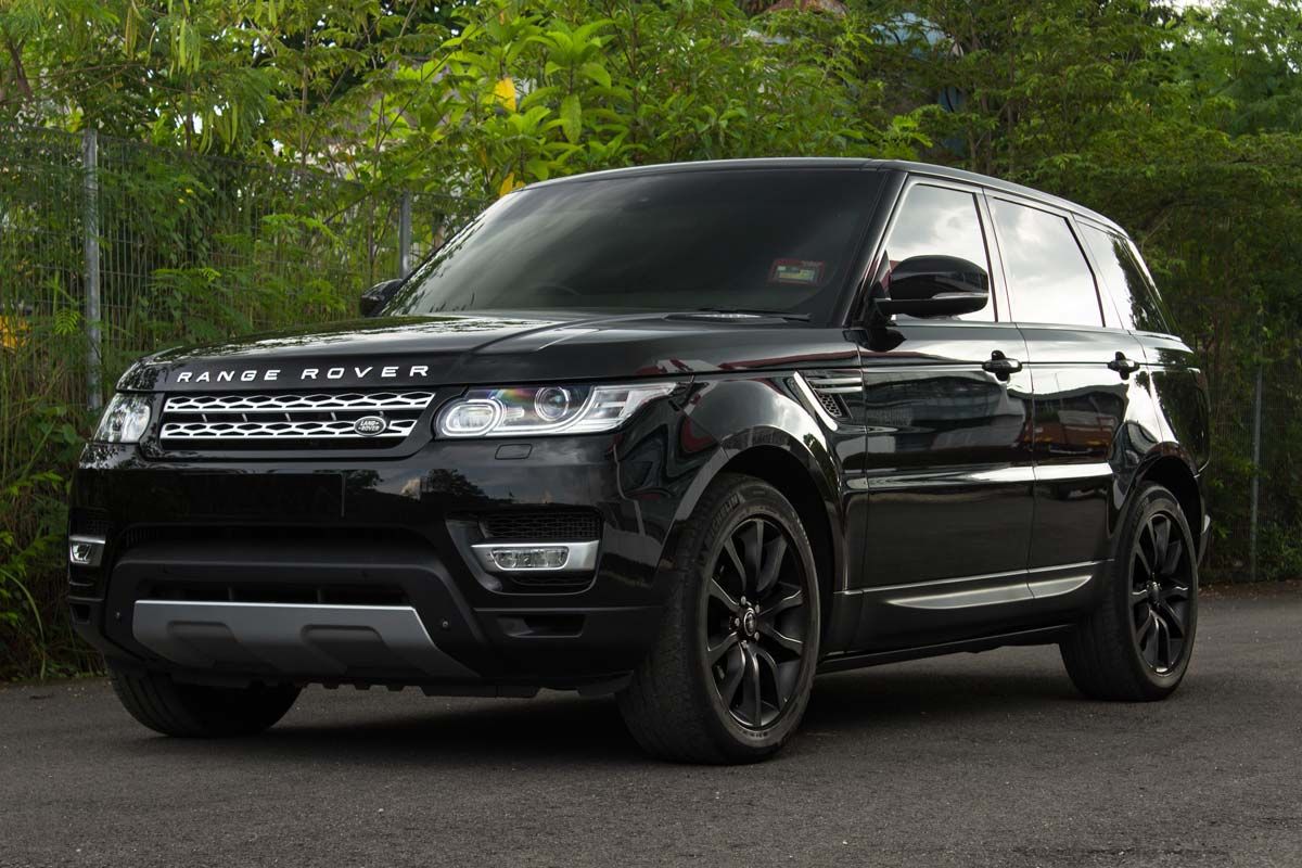 Land Rover recalls more than 50K Range Rovers for rearview camera defect