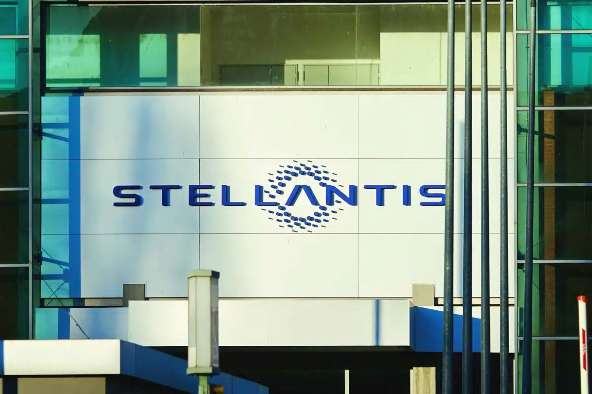 Stellantis class action claims vehicles contain infotainment defect