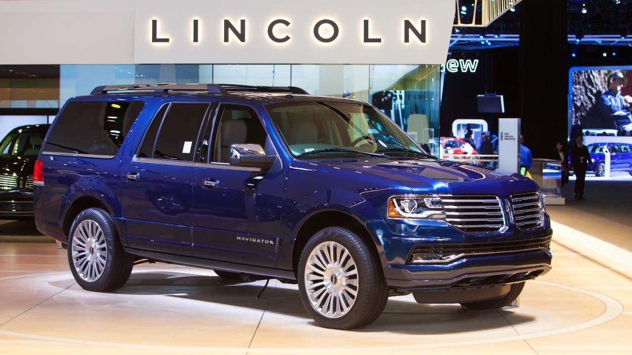Ford recalls Lincoln Navigator SUVs over LED logo light short circuit